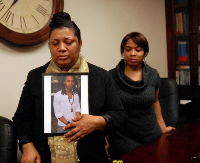 Demandan a la MTA por $5O millones por muerte de joven - El Diario NY