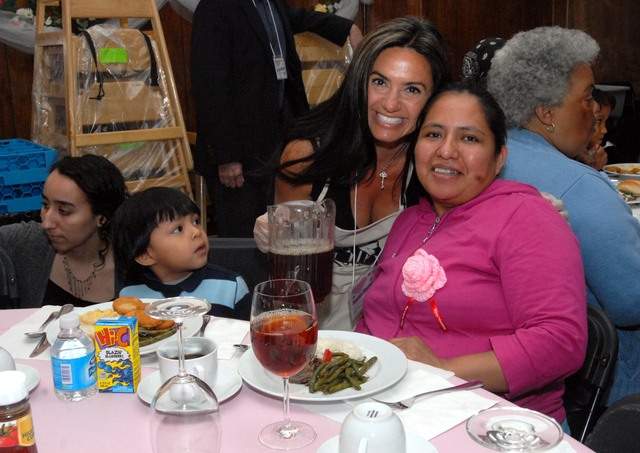 Personalidades participan en celebración que honró a las madres - El ...