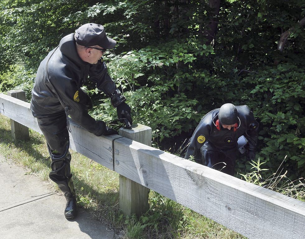 Fiscalía busca espejo de auto Aarón Hernández - El Diario NY