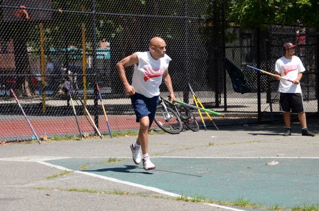 El Stickball es más que un pasatiempo en El Barrio - El Diario NY