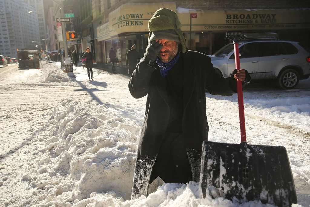¡Cuidado al palear nieve! Sigue estos consejos - El Diario NY