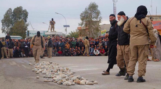 ISIS mata a pedradas a pareja por fornicar (fotos) - El Diario NY