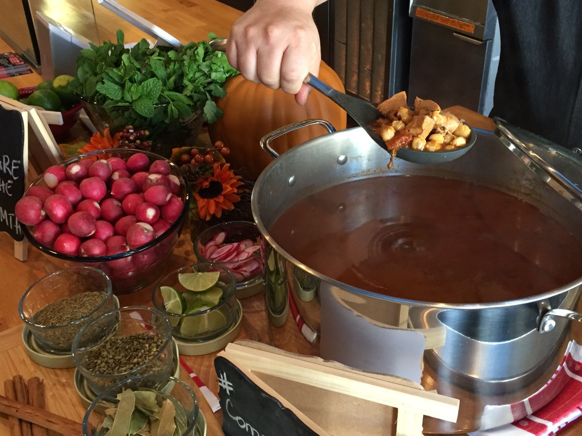 Conoce la historia de la pozolería más antigua de México - El Diario NY