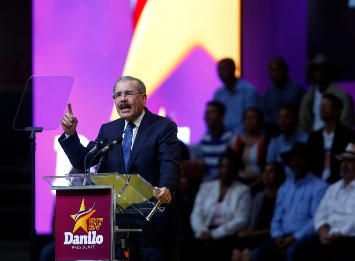 Danilo Medina es virtualmente reelegido en Dominicana - El Diario NY