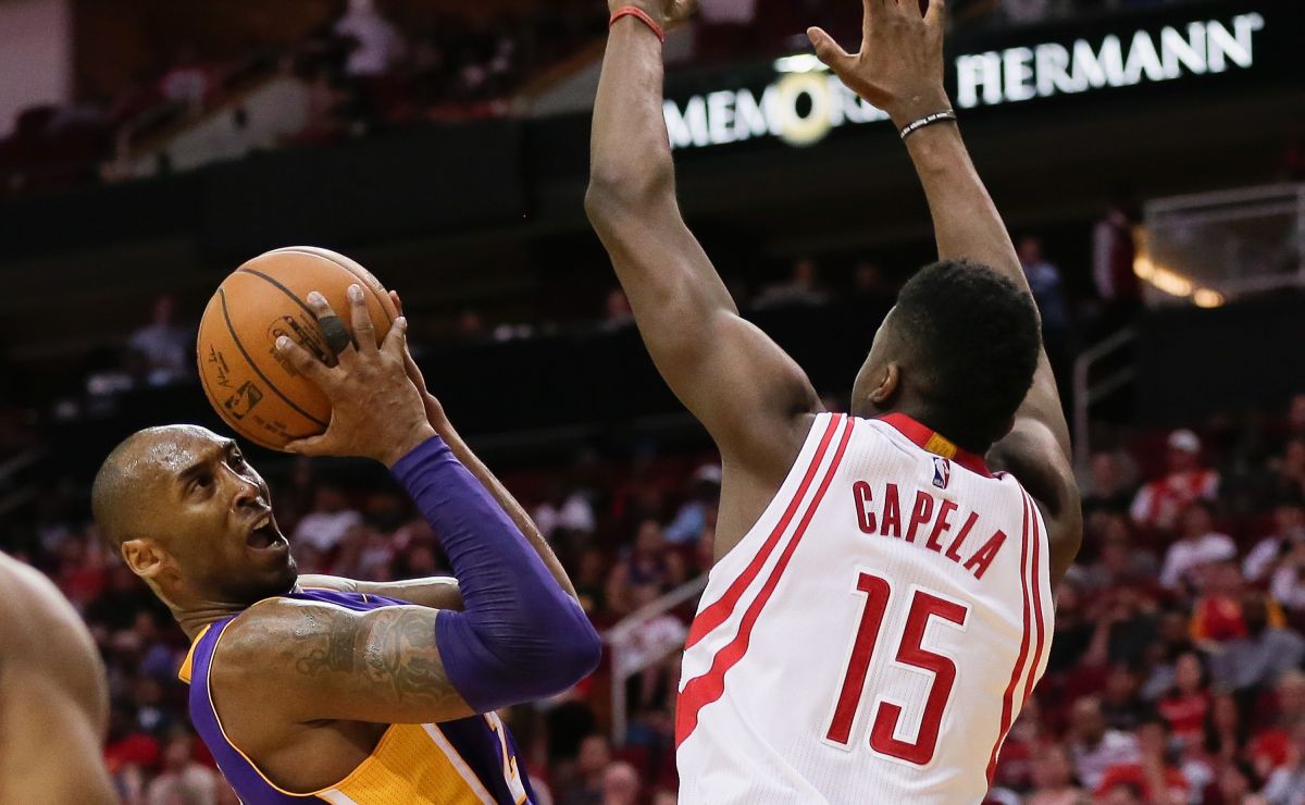 Kobe Bryant le da batalla a los Rockets - El Diario NY