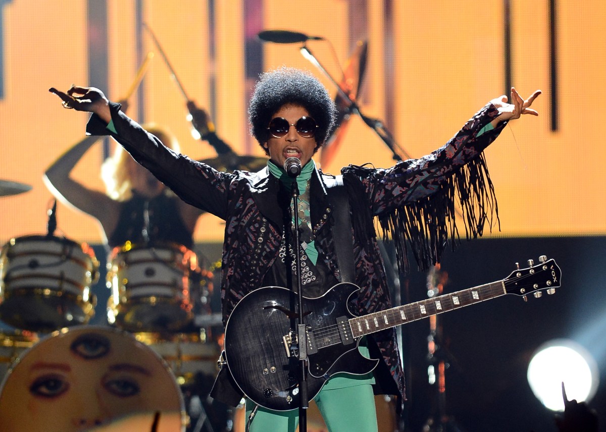 El mundo consternado tras conocerse la muerte de Prince - El Diario NY