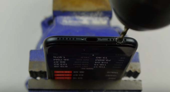 Video: ¿Por qué usuarios están taladrando su iPhone 7? - El Diario NY