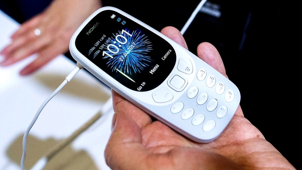 Video: Así es la nueva versión del “indestructible” Nokia 3310 - El ...