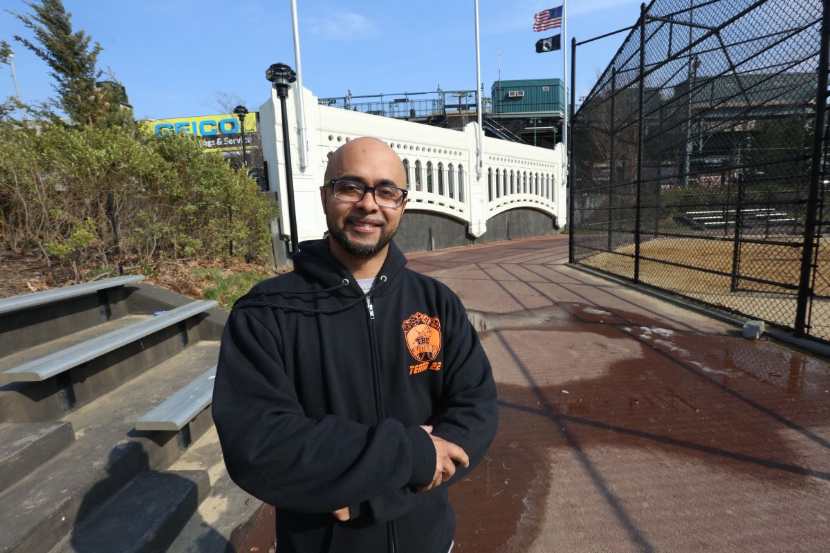 Entrenador cambia vida de alumnas - El Diario NY