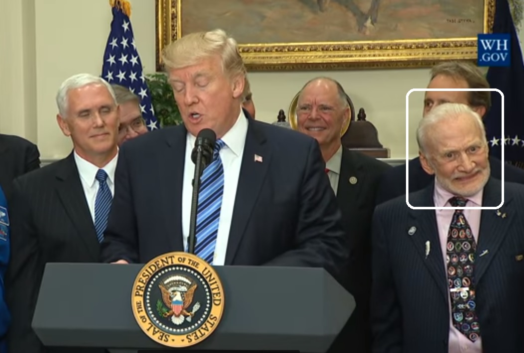 Las hilarantes muecas del astronauta Buzz (Lightyear) a Trump - El ...