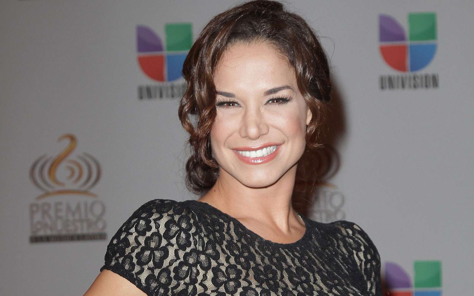 Lis Vega: la playa, una tanga roja y una toma que dejó ver todo - El Diario NY