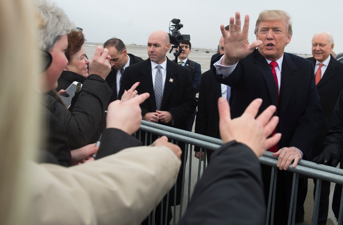 Adolescente disfrazado de Trump conquista al presidente - El Diario NY