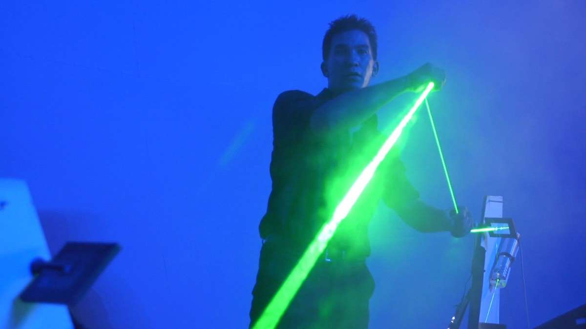 Un mago famoso pide a los estudiantes que hagan 'magia' usando la ...