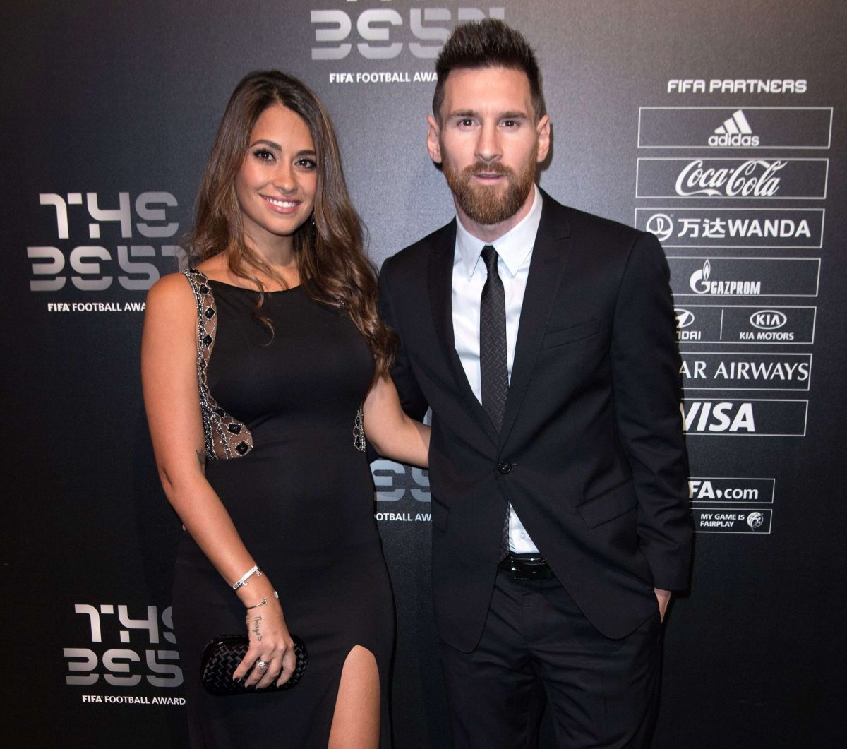 La manita de Messi y la sonrisa de Antonella Roccuzzo, su mujer - El Diario NY