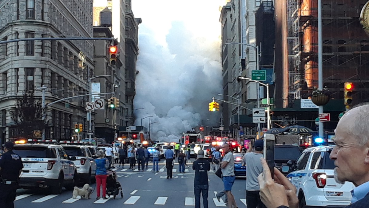 Cinco heridos, 28 edificios evacuados y riesgo de asbesto dejó ...