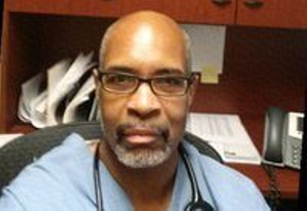 Buscan nuevas víctimas de doctor que abusó a paciente durante ...