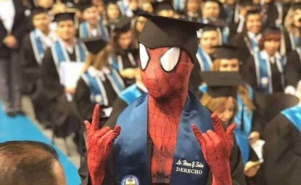 Este “Spider-Man” se gradúa en la Universidad de Ciudad Juárez - El ...
