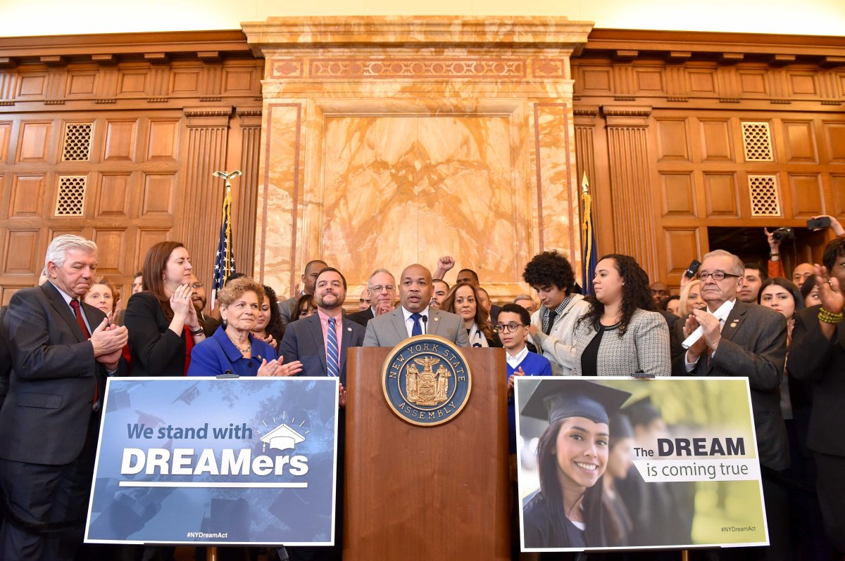‘El sueño’ se hace realidad: Albany aprueba el NY Dream Act - El Diario NY