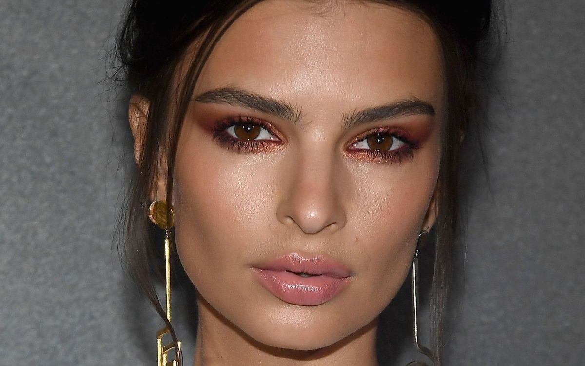 Emily Ratajkowski arrancó suspiros con un bikini blanco que dejó ver ...