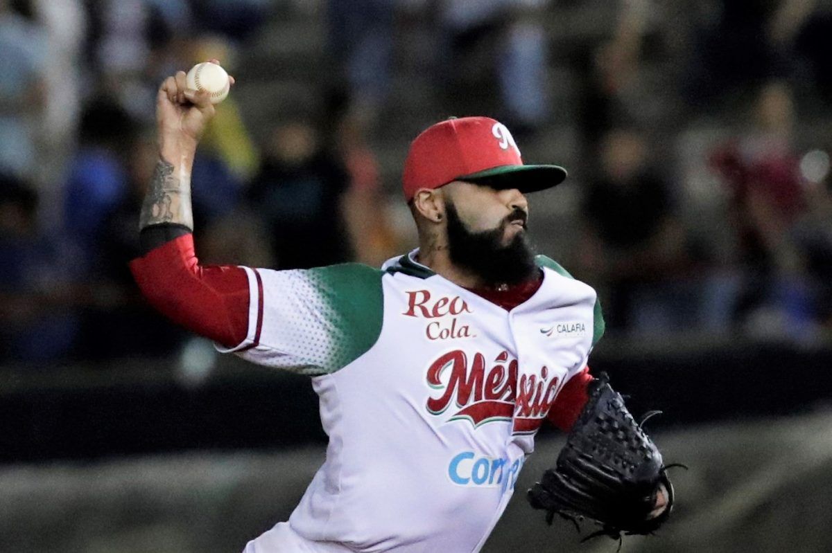 El pitcher mexicano Sergio Romo firma con los Miami Marlins - El Diario NY