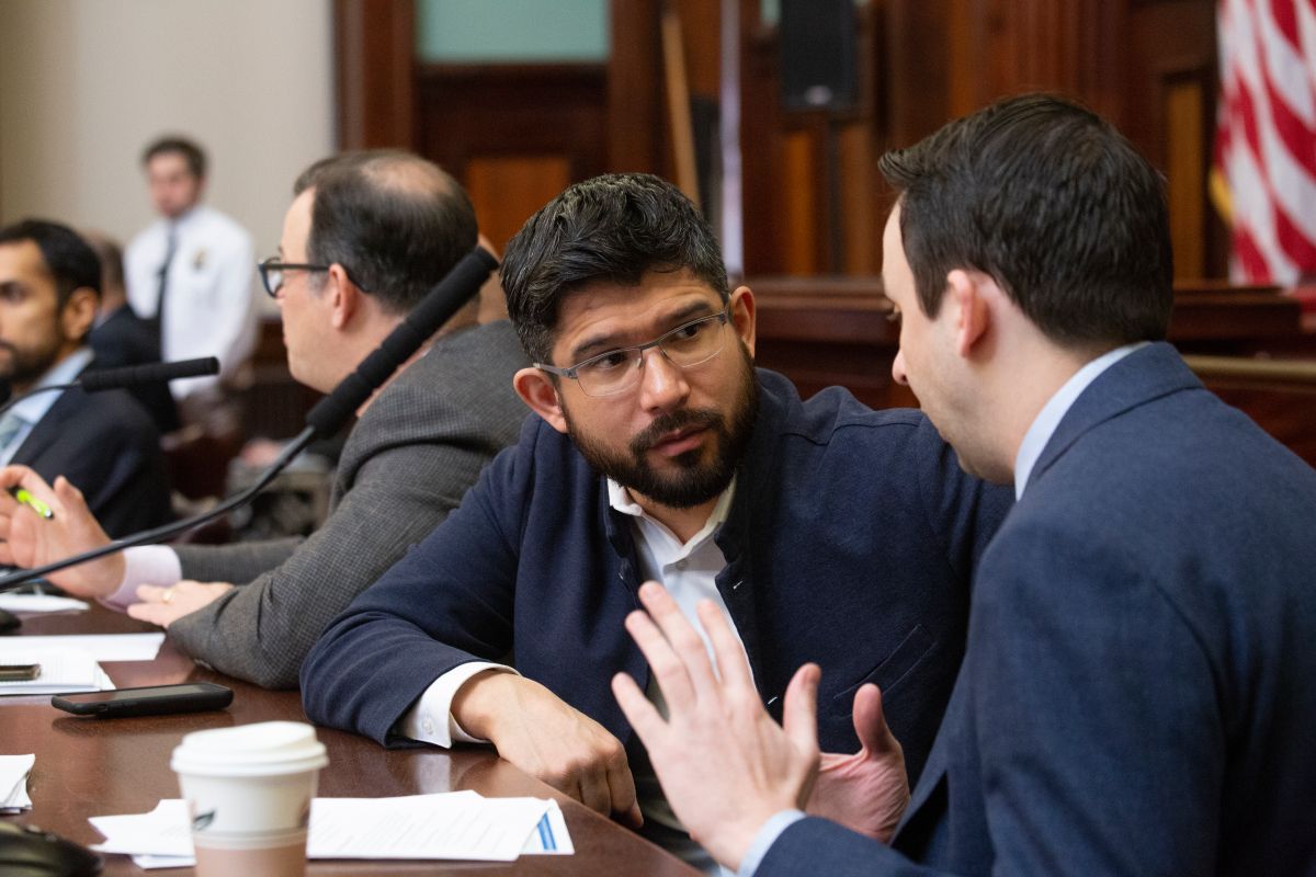 Carlos Menchaca: el concejal progresista que busca convertirse en el ...