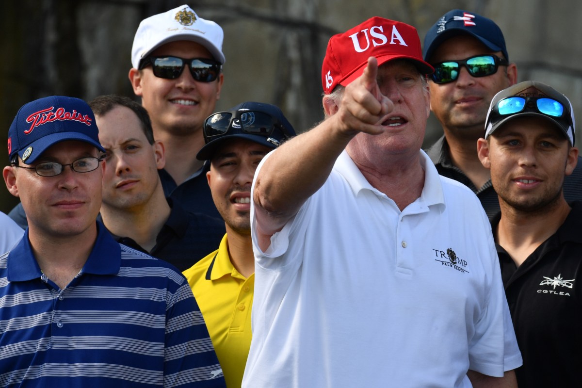 ¿Trump olvidó ponerse la peluca? Video desata polémica - El Diario NY