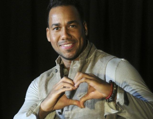 Romeo Santos derrite Instagram al presumir la primera foto de su bebé ...