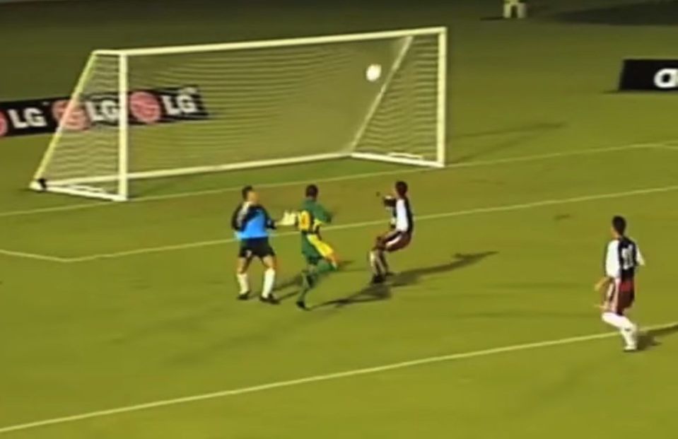 El impactante récord de Archie Thompson y sus 13 goles en un solo ...