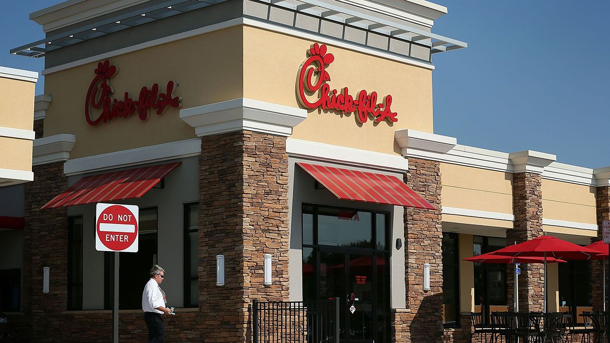 Chick-fil-A inicia entregas de alimentos con robots en Estados Unidos ...