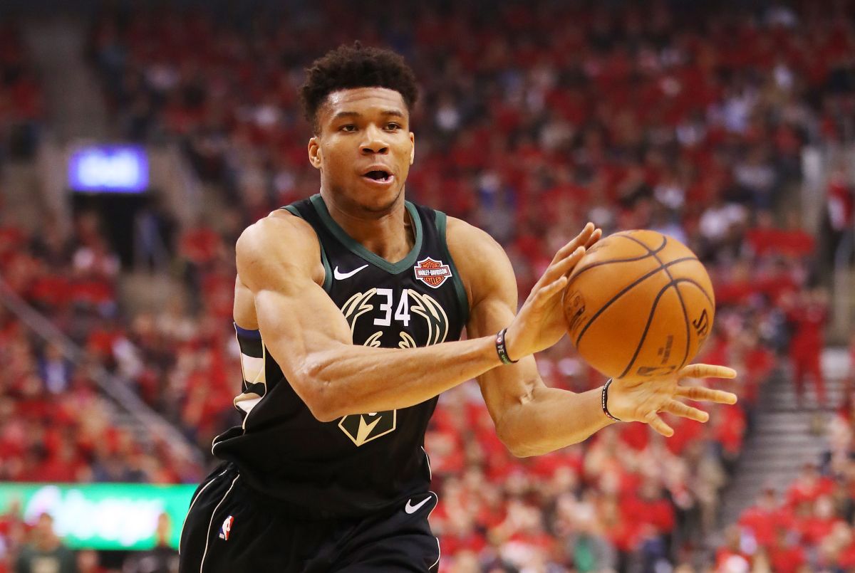 Toda la NBA, a temblar: Giannis está mejorando su tiro de 3 - El Diario NY