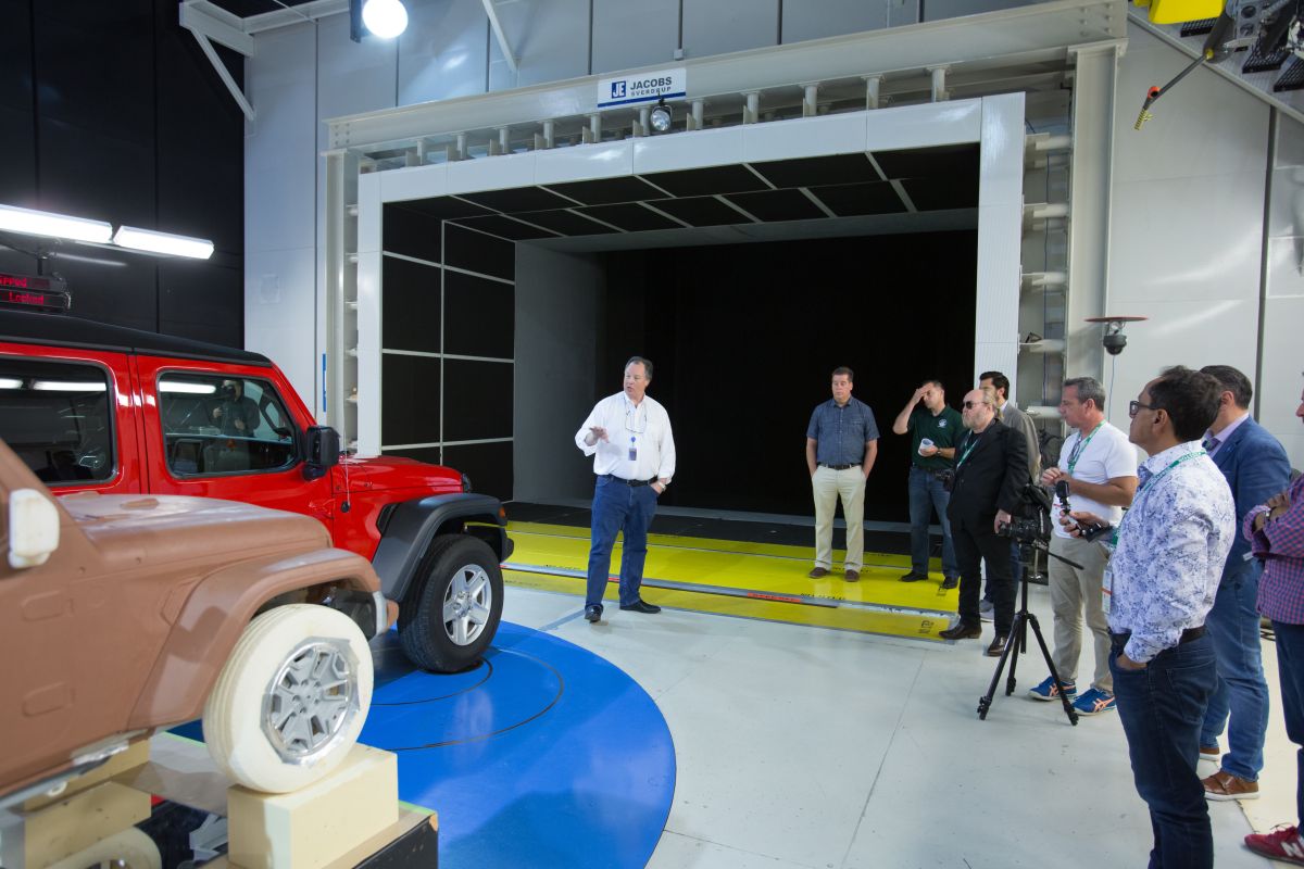 Fiat Chrysler muestra su complejo tecnológico en Detroit - El Diario NY