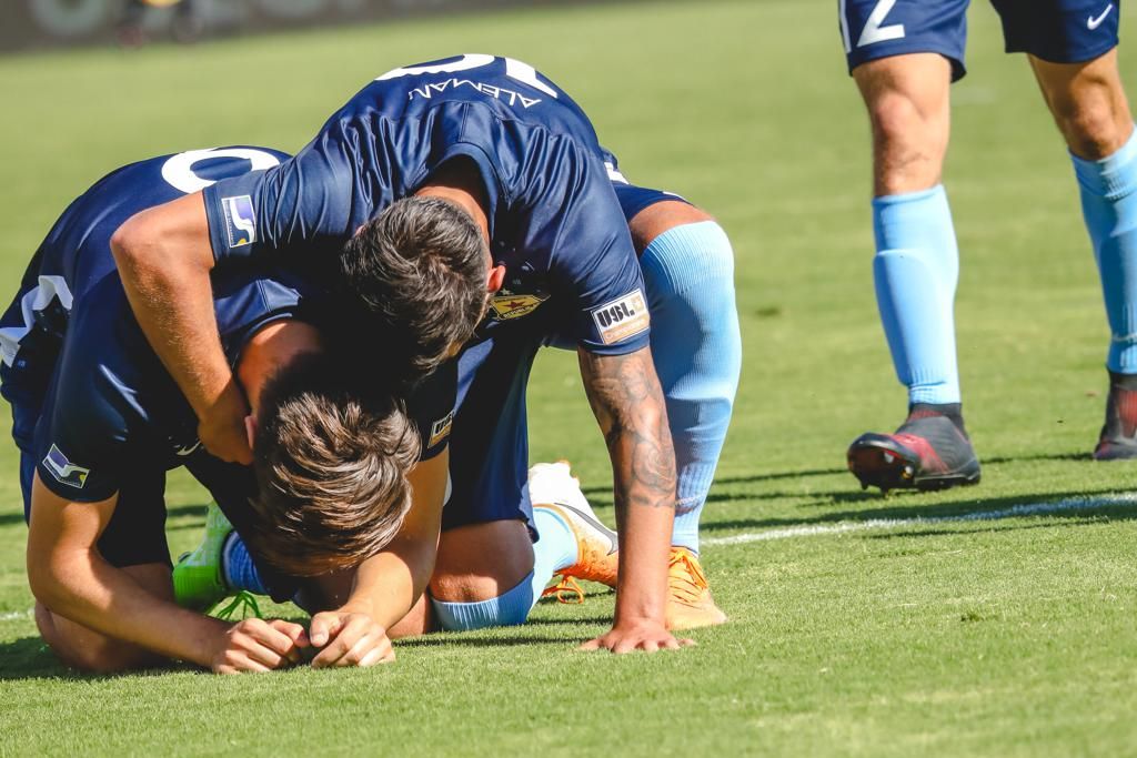 Jugador polaco se derrumba tras anotar gol por la muerte de su padre ...
