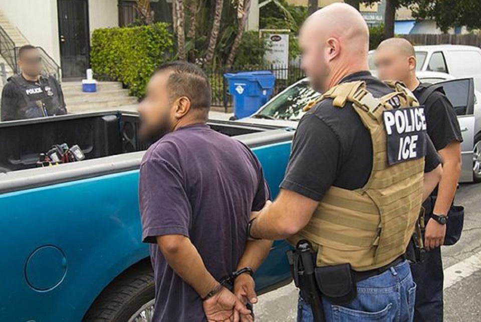 ICE capturó a 1,300 inmigrantes en varias redadas - El Diario NY