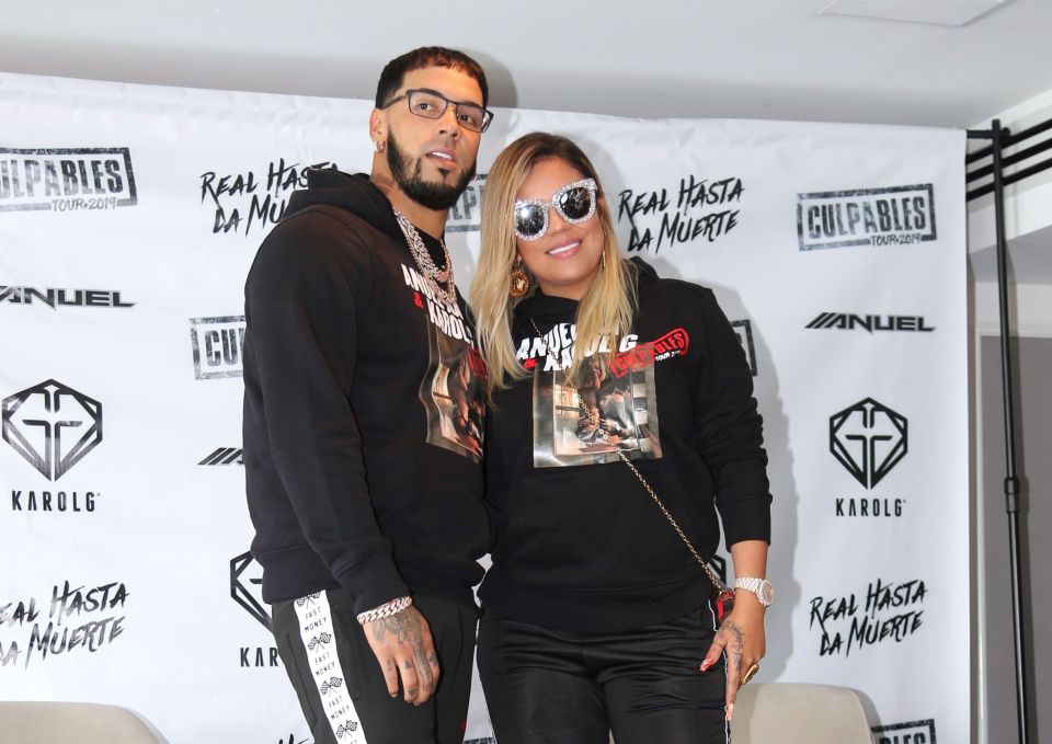Se filtra video de Anuel AA con mujeres en ropa interior y Karol G ...