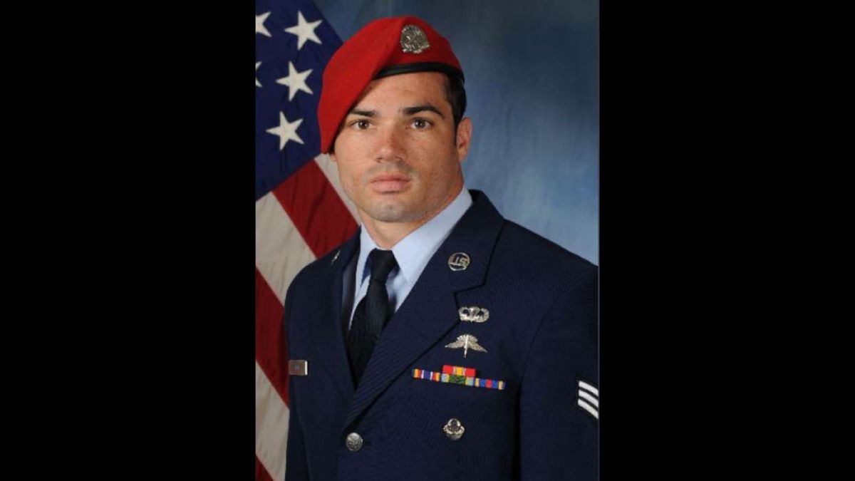 Identifican a militar de EEUU que desapareció en salto de entrenamiento ...