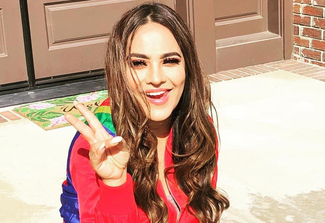 Mayeli Alonso abrió su bata de seda y presume su belleza con un sexy ...