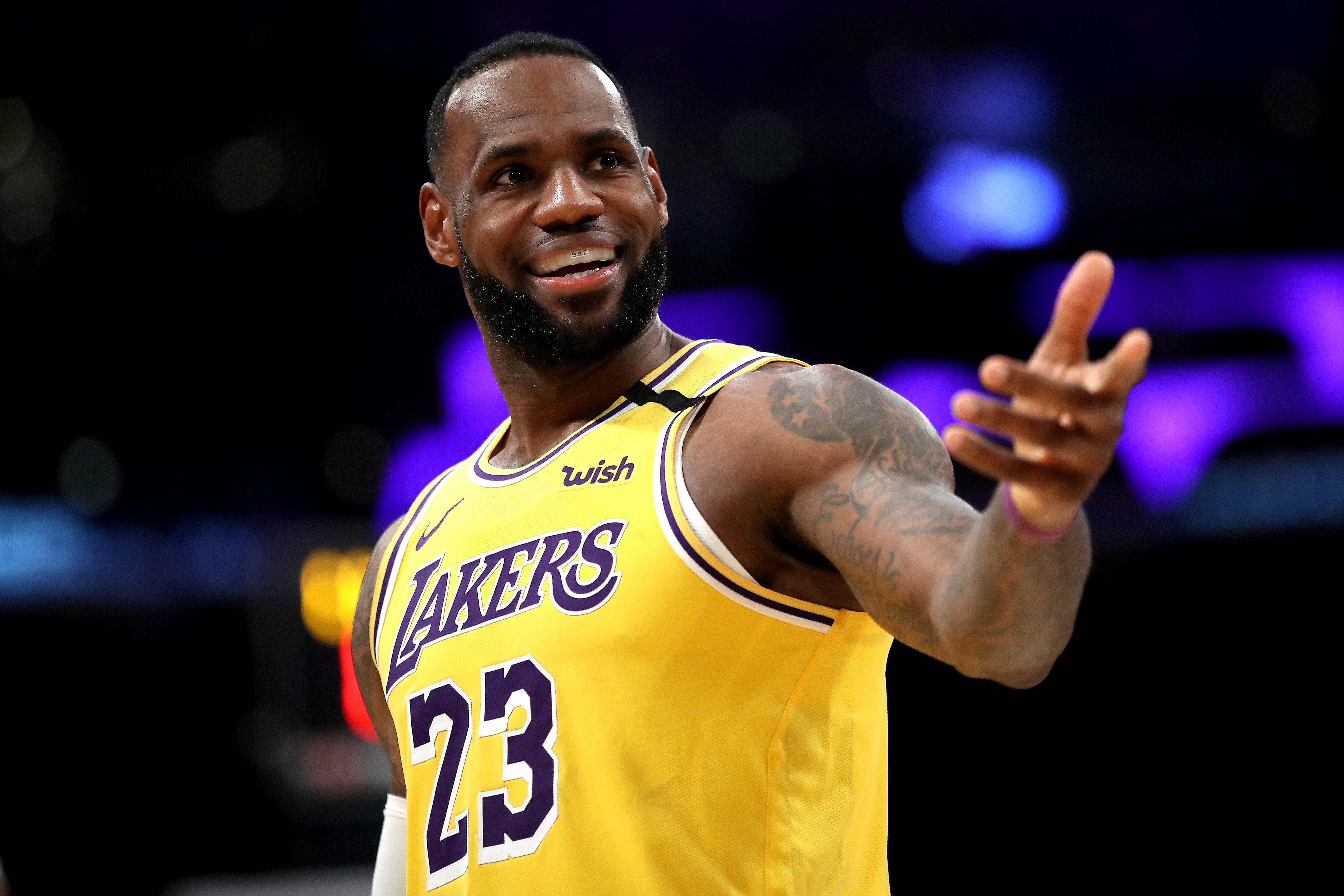LeBron James bailando reggaetón con Bad Bunny, el video que enloquece ...
