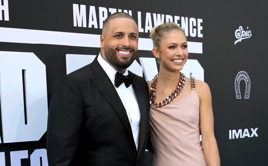 Espectaculares Nicky Jam Y Su Novia Hacen Su Primera Aparición Juntos En Una Alfombra Azul El