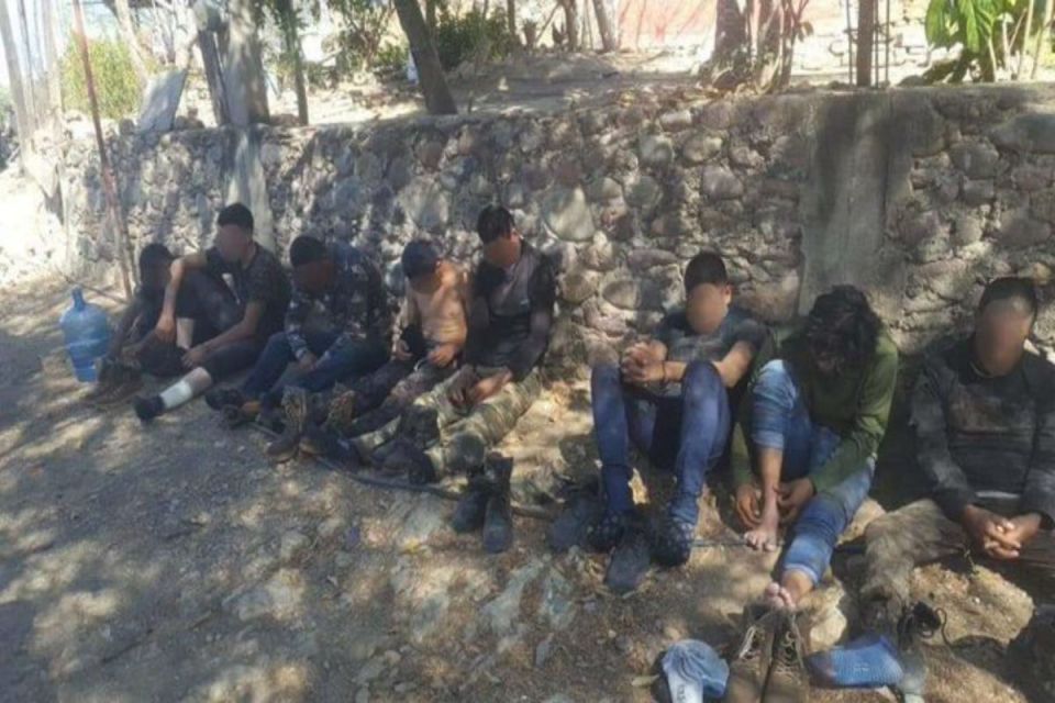 Caen 18 narcos del CJNG con arsenal y vehículo monstruo, se hacían ...