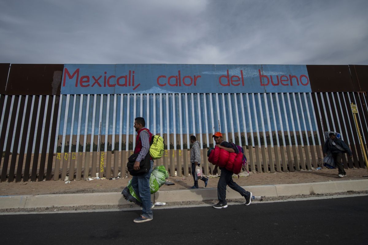 Una ola de migrantes de Rusia llega a Mexicali en busca de asilo en ...