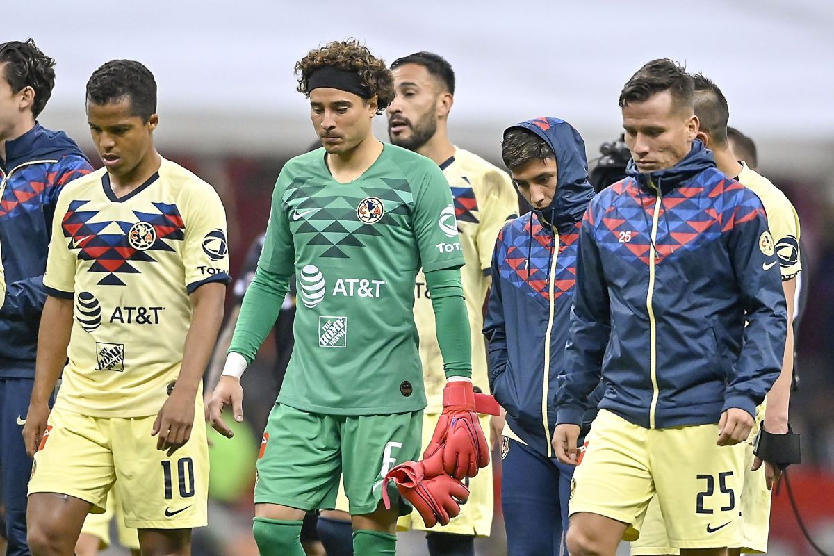 ¡Volando bajo! El América pierde en el Estadio Azteca y visita la mitad ...