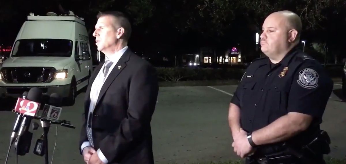 Un agente de inmigración de Estados Unidos mata a tres familiares y ...