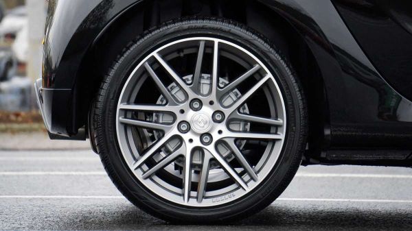 Recupera el brillo de los rines de tu auto con este sencillo tip casero ...