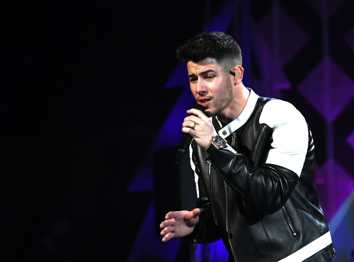 Gino, el ovejero de Nick Jonas, pasa la cuarentena un poco ¿triste ...