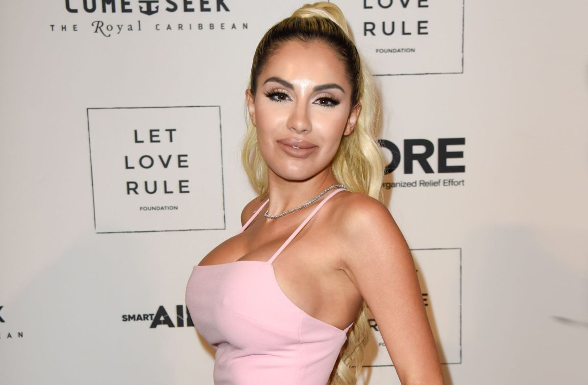 En tanga de hilo y lencería de encaje, Alexa Dellanos presume su voluptuosa retaguardia - El ...