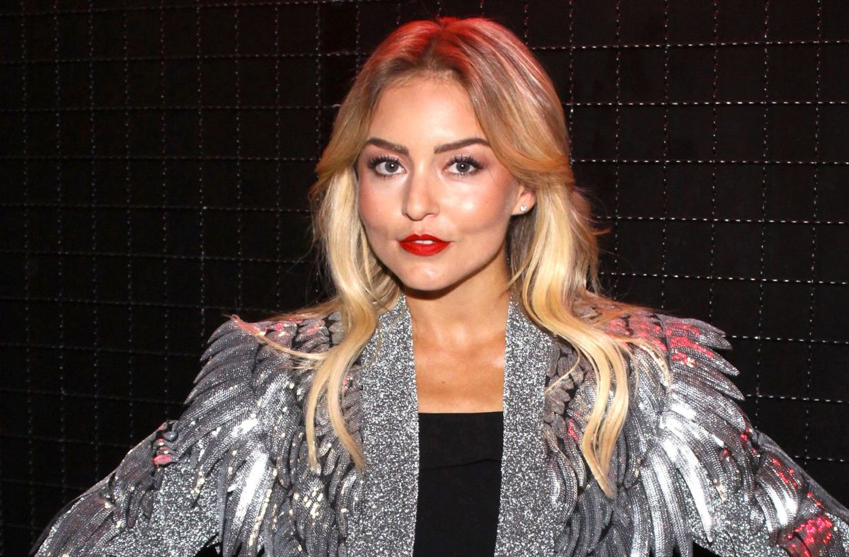 En un sexy atuendo, Angelique Boyer entrena para fortalecer sus glúteos ...