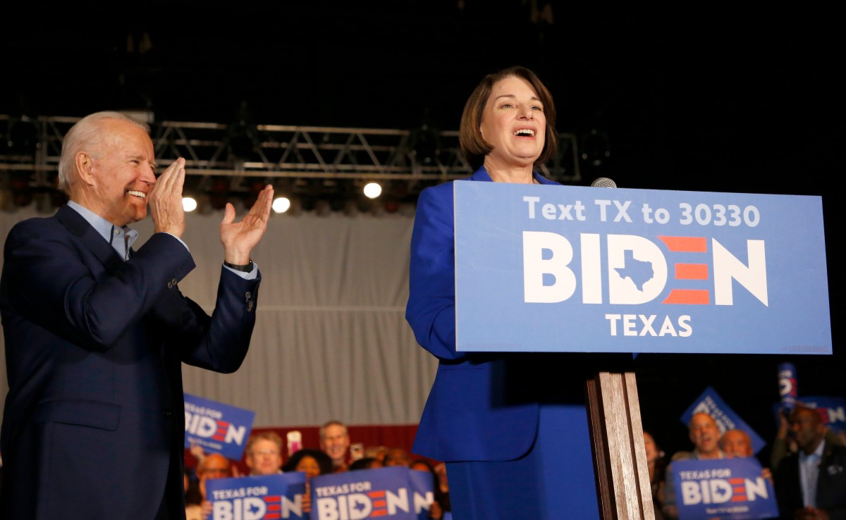 Campaña de Joe Biden tiene en la mira a Amy Klobuchar para la ...