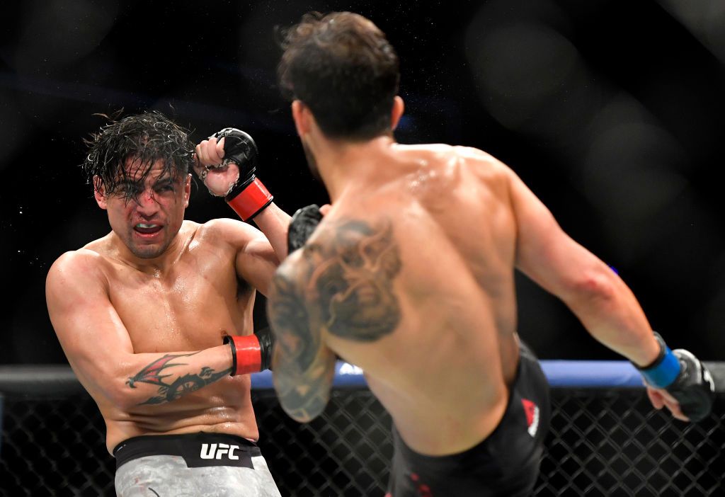 VIDEO: Gabriel Benítez de la UFC se abre la pierna y sigue peleando por ...