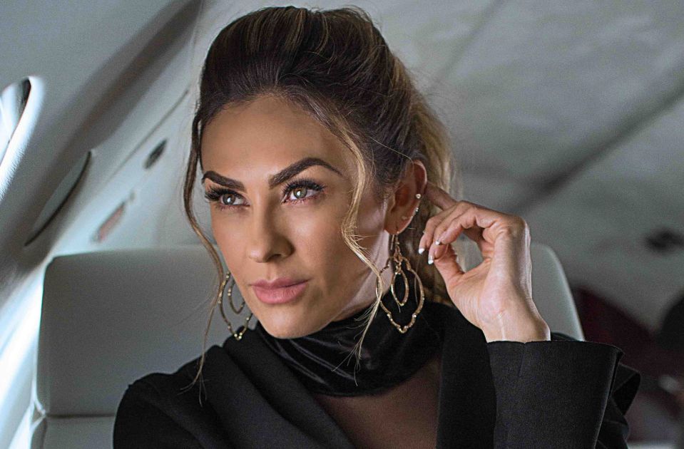 Aracely Arámbula se pone sexy con transparente red que deja ver sus encantos - El Diario NY