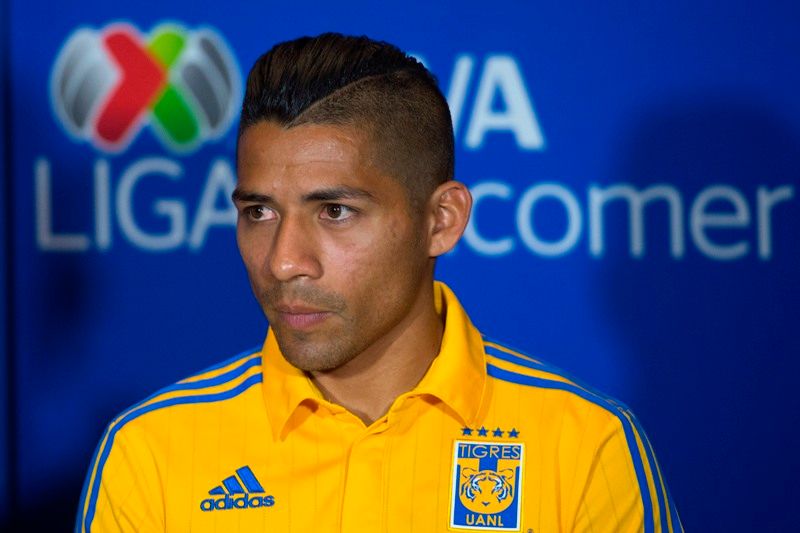 Javier Aquino se olvida de la sana distancia y va a fiesta donde hubo ...